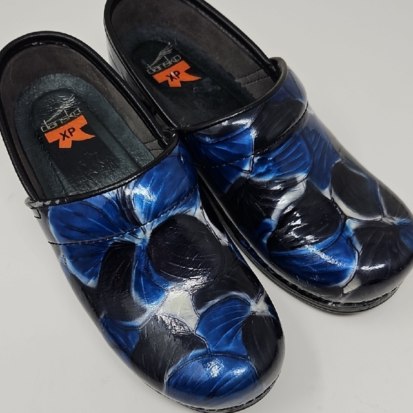 Dansko | Shoes | Dansko Xp Clogs Blue And Black Swirl Design Womans 37 ...